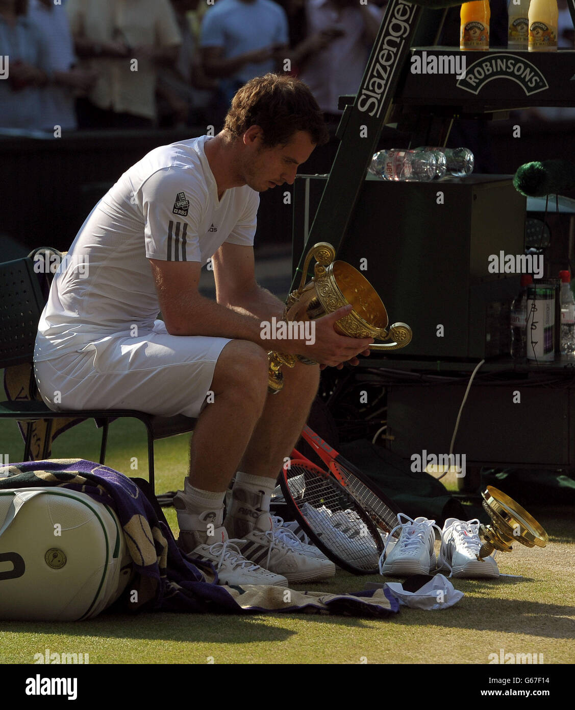 Andy murray wimbledon trophy hi-res stock photography and images - Alamy