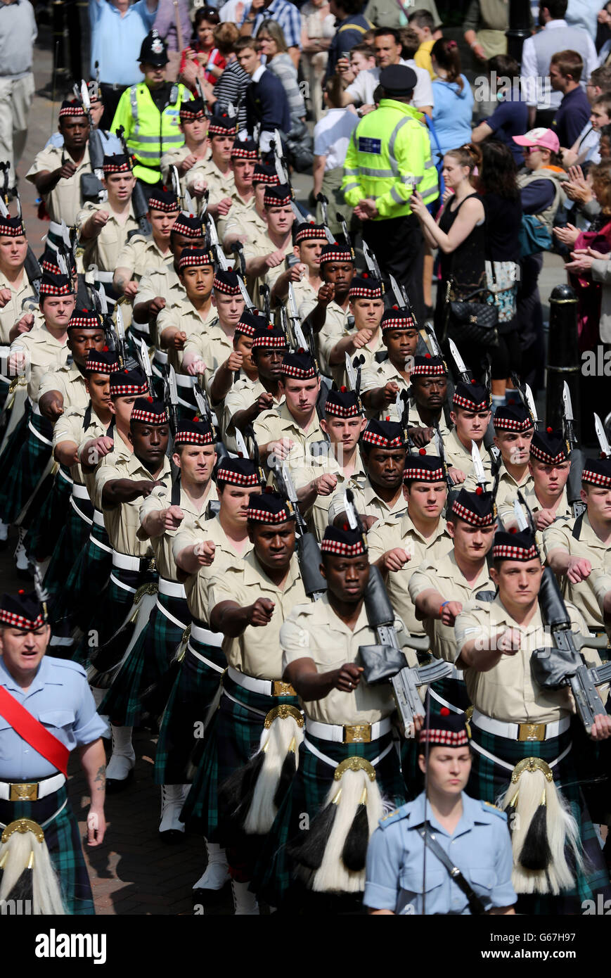 The Argyll and Sutherland Highlanders parade Stock Photo - Alamy