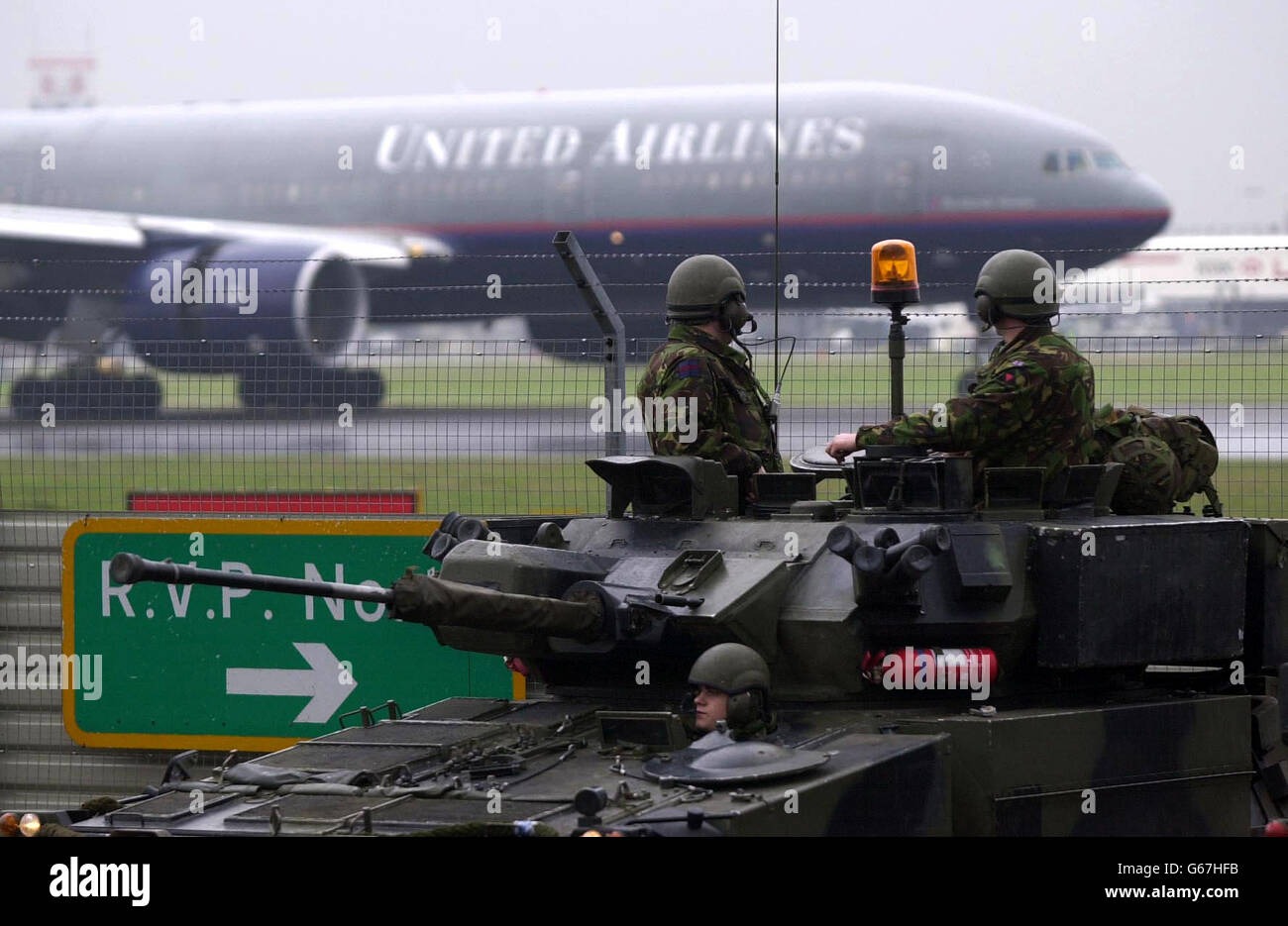 British troops at heathrow airport hi-res stock photography and images ...