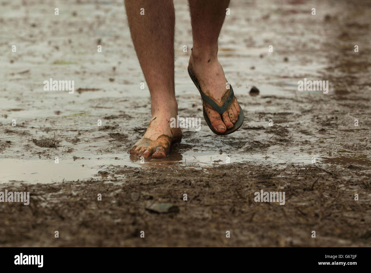 Muddy flip flop hi-res stock photography and images - Alamy