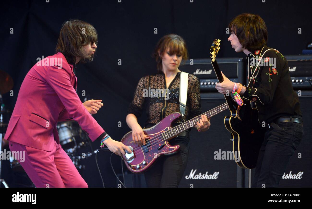 Primal scream glastonbury festival hi-res stock photography and images ...
