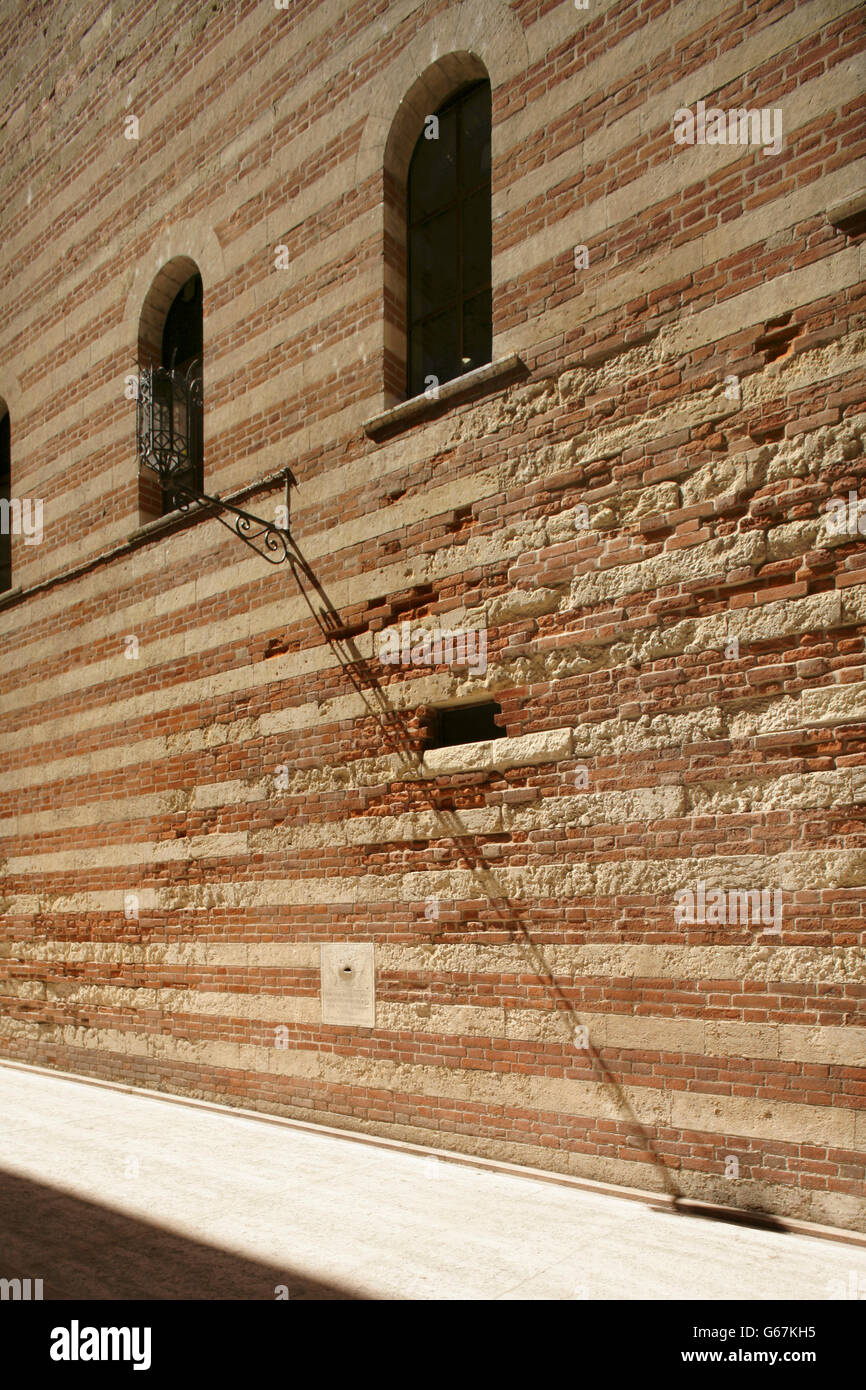 Alternating layers hi-res stock photography and images - Alamy