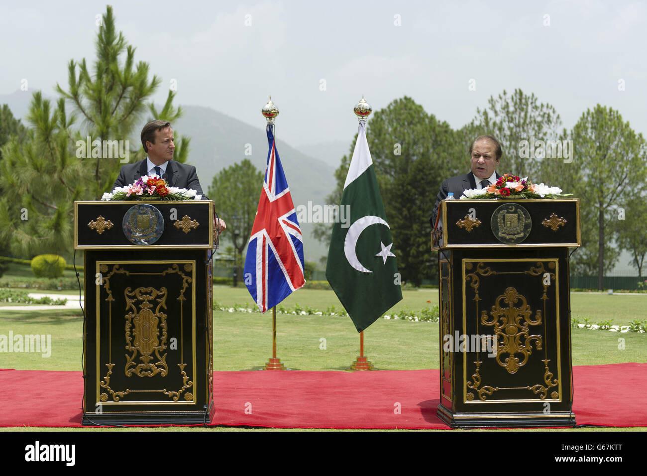 British Prime Minister David Cameron and Pakistani Prime Minister Nawaz ...