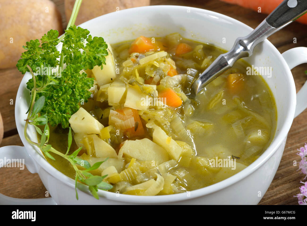 Leek potato hotpot / (Allium porrum Stock Photo - Alamy