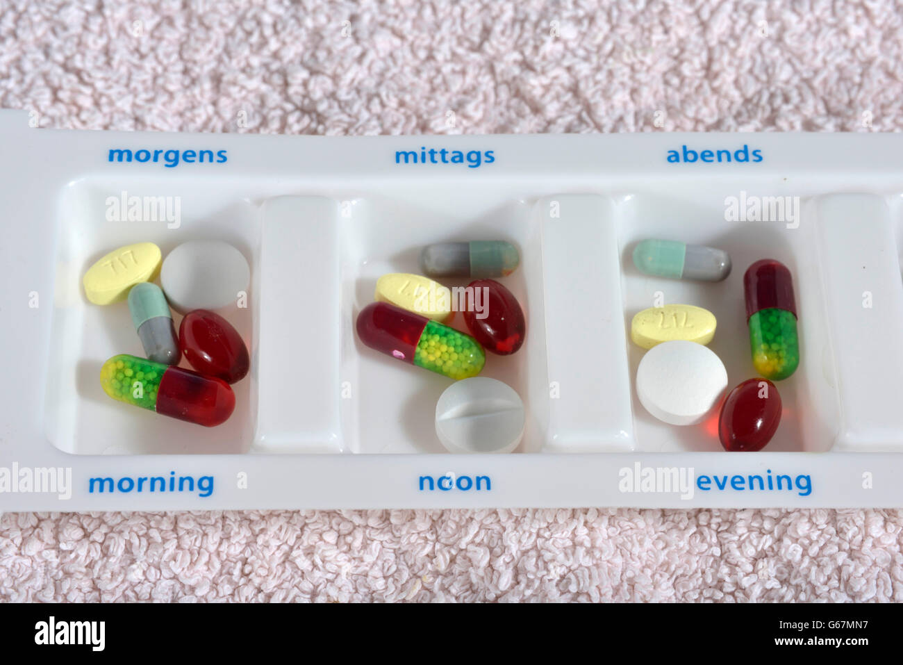 Pill box hi-res stock photography and images - Alamy
