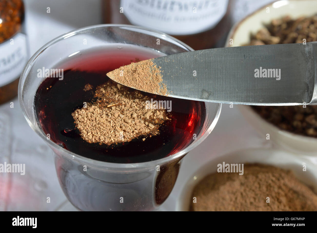 Bloodroot potentilla tormentilla hi-res stock photography and images ...