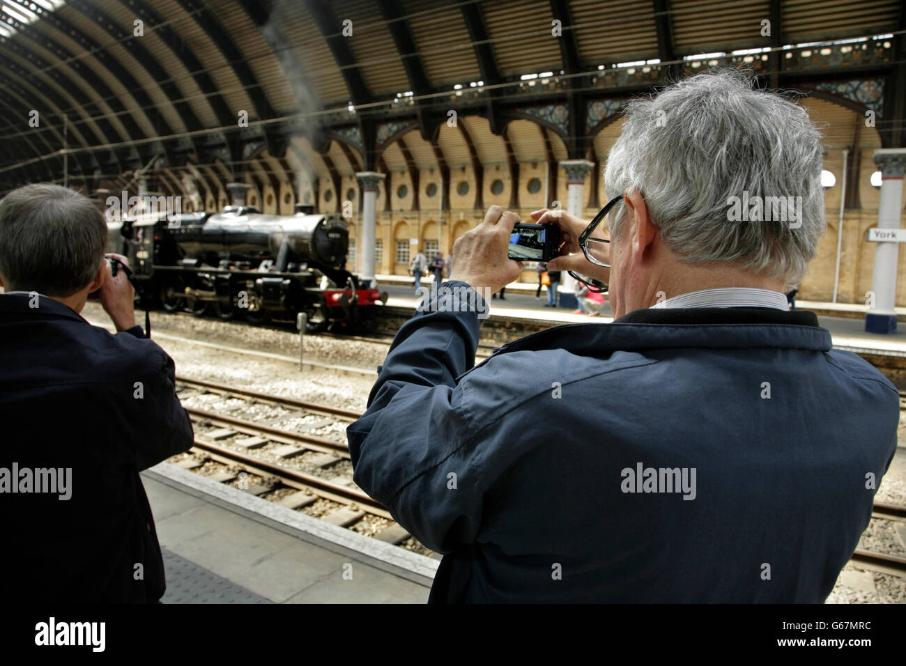 Rail enthusiasts photographing LMS Stanier class 8F steam locomotive ...