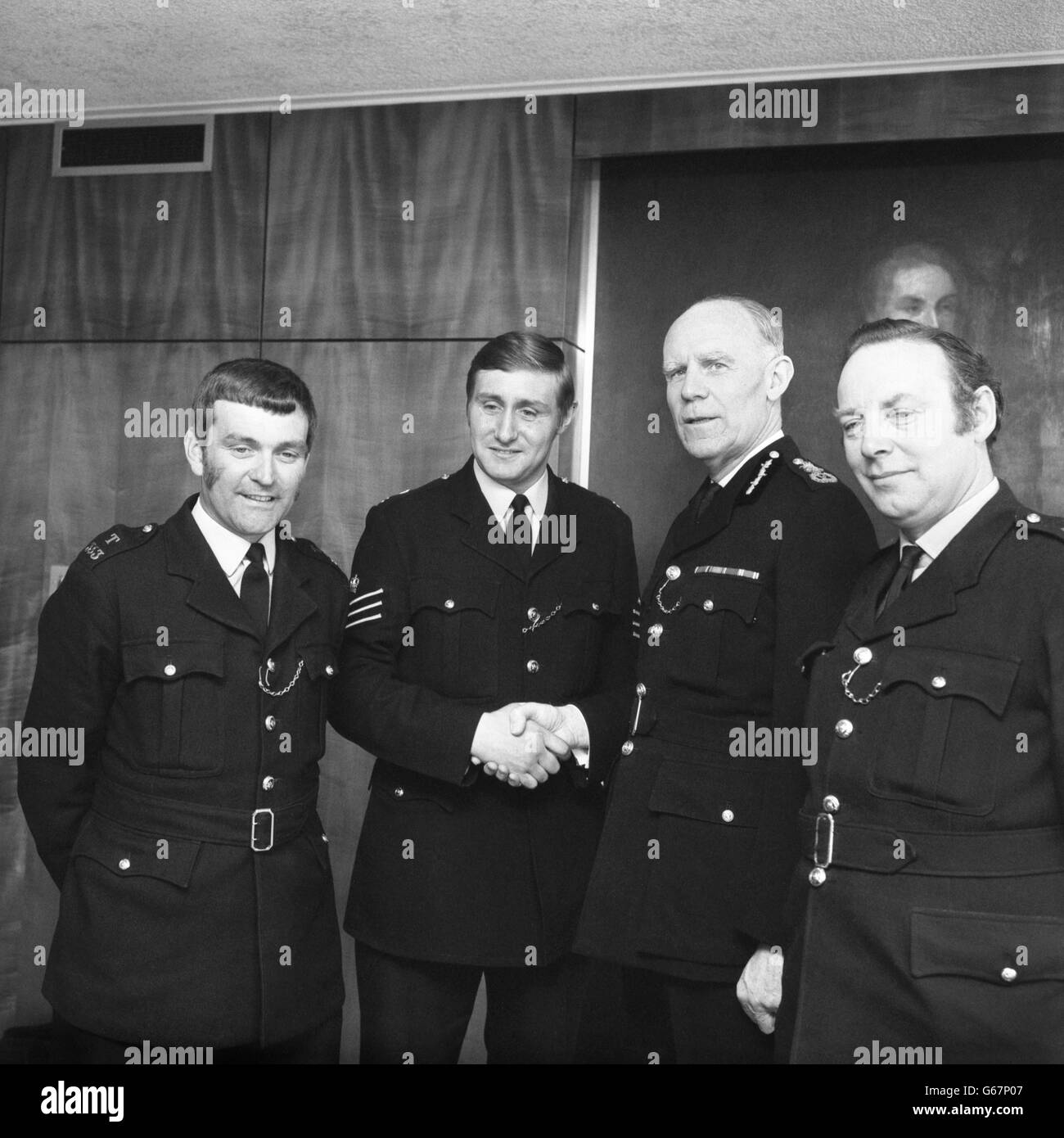 Metropolitan Police Commissioner Sir John Waldron (second right ...