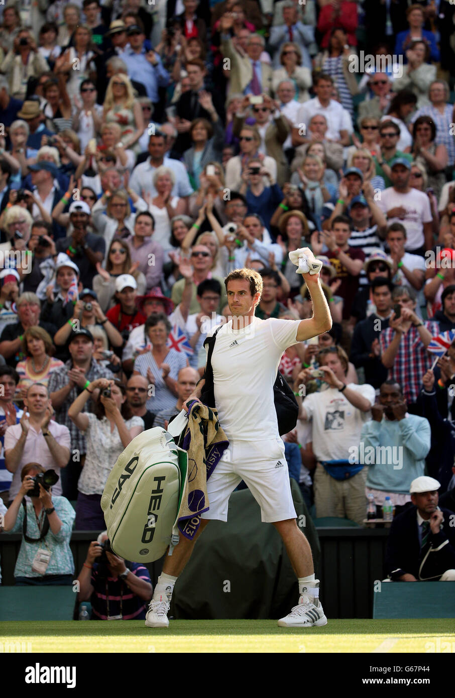 Great Britain's Andy Murray celebrates beating Russia's Mikhail Youzhny ...
