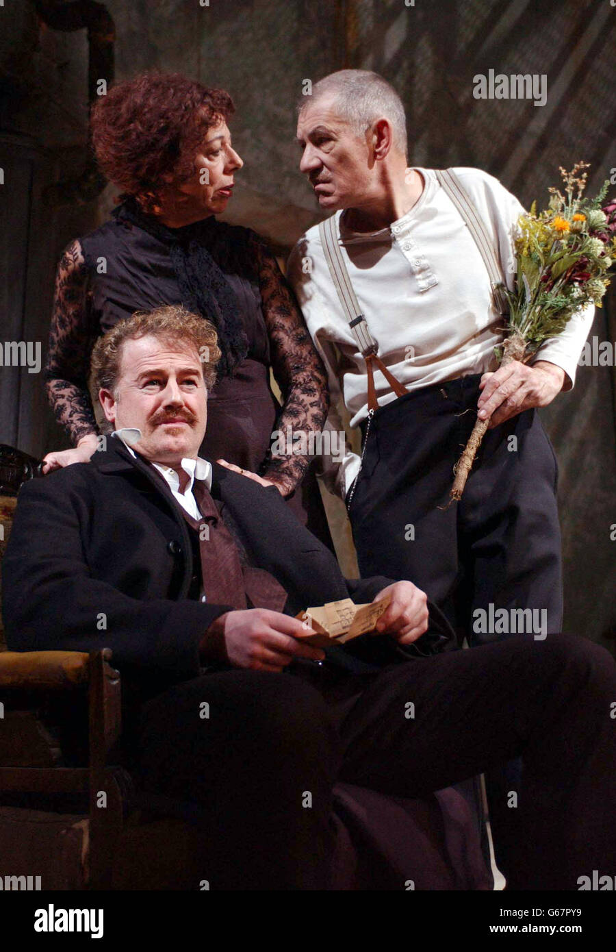 Sir ian mckellen on stage hi-res stock photography and images - Alamy