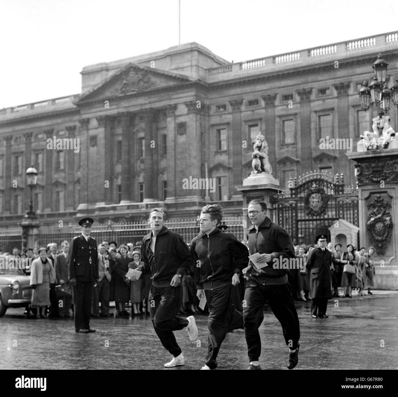 Off from Buckingham Palace on the first stage of a relay run go, left ...