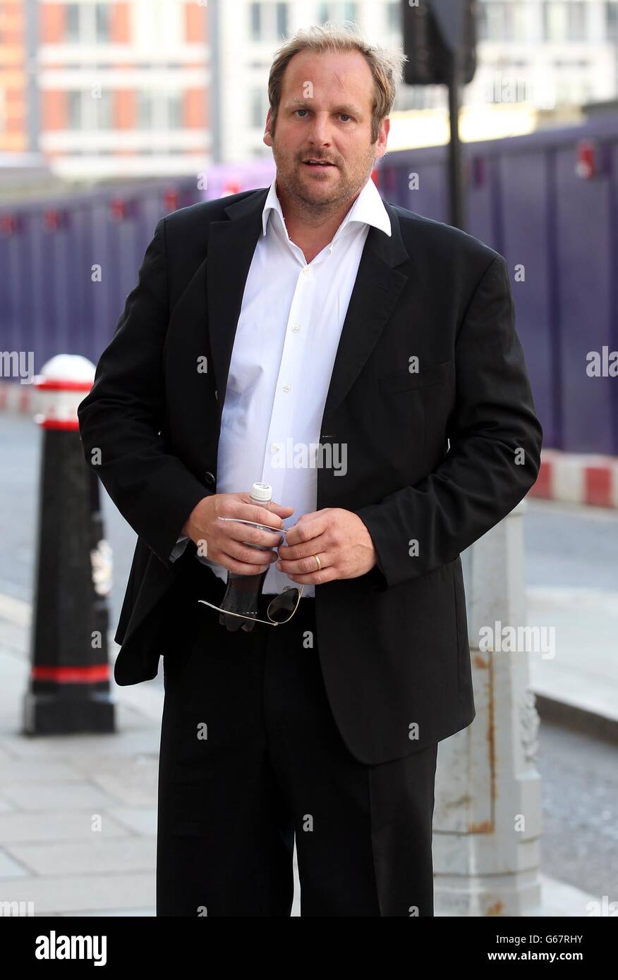 Senior royal correspondent sun newspaper hi-res stock photography and ...