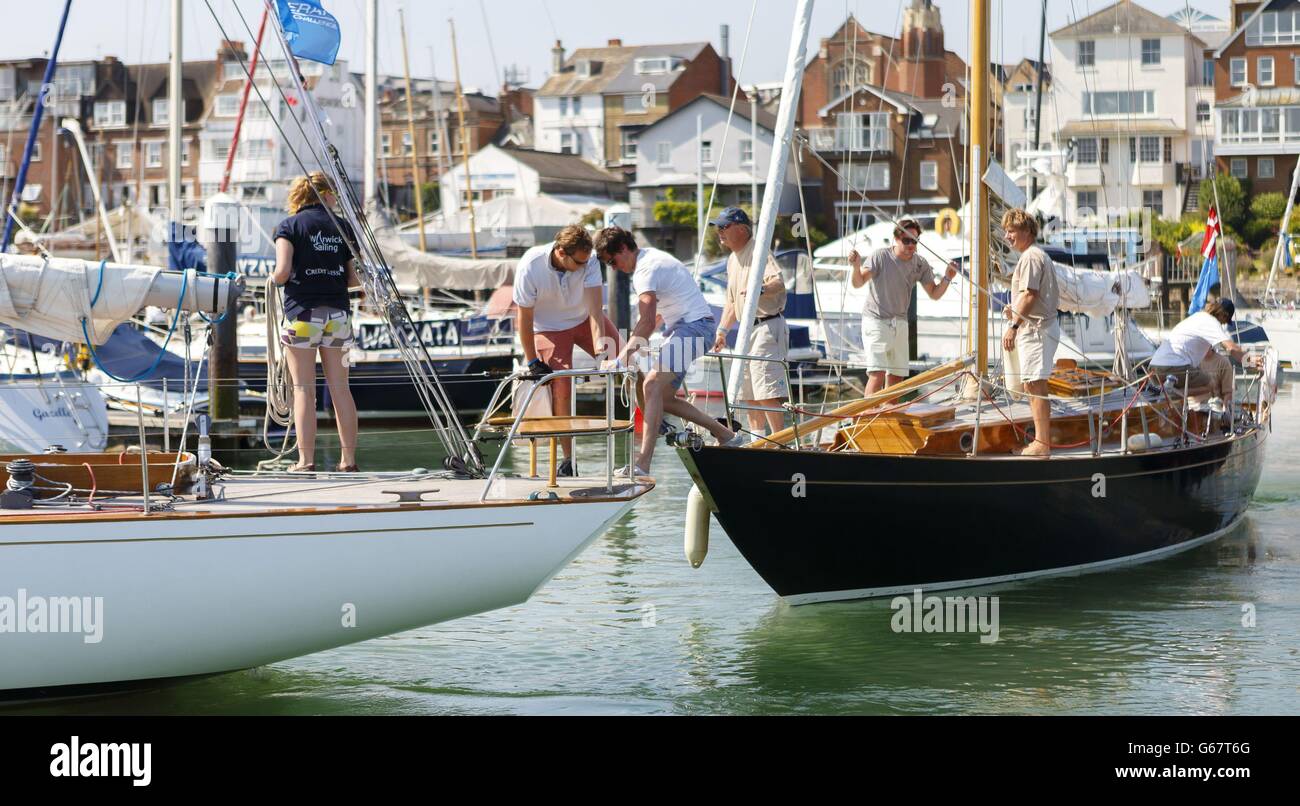 Classic yacht sailing in solent hi-res stock photography and images - Alamy