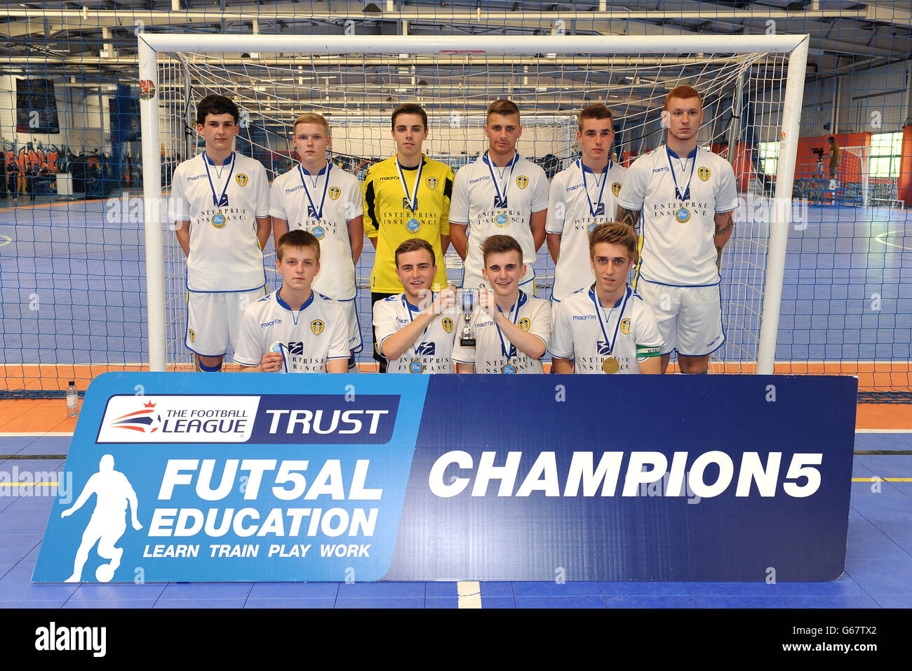 Leeds united players pose with their medals hi-res stock photography ...