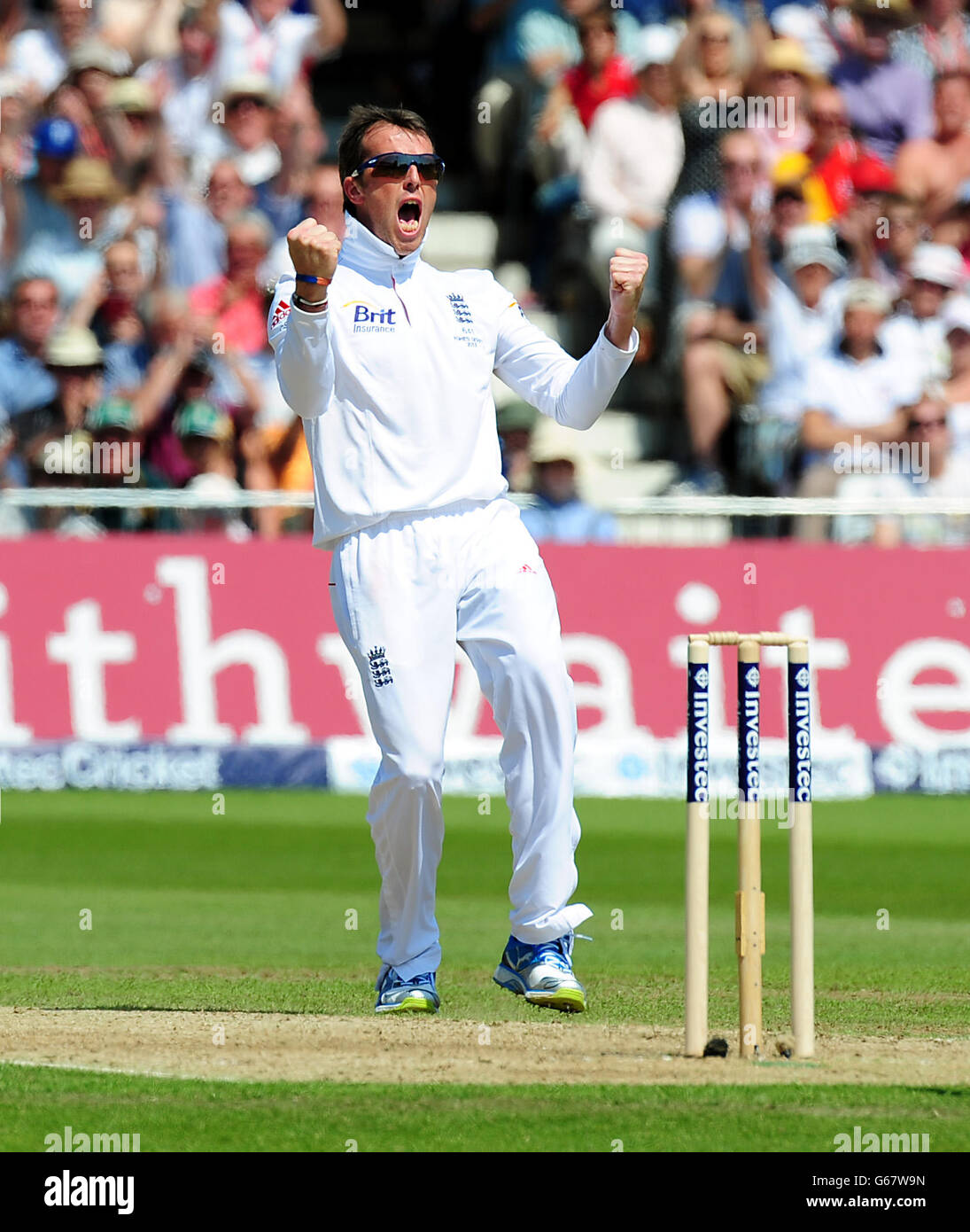 England's Graeme Swann celebrates trapping Australia's James Pattinson ...