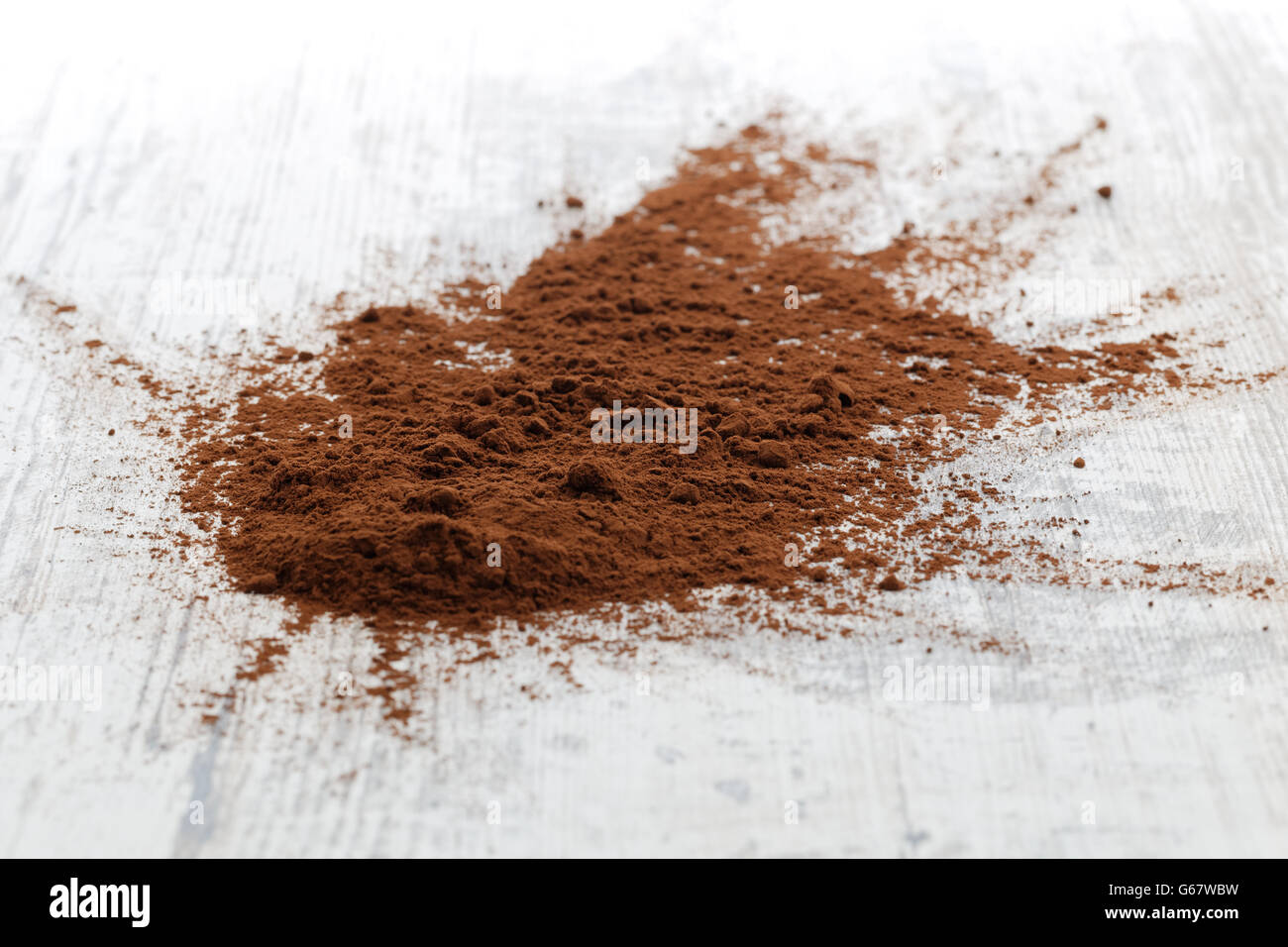 Sprinkled cocoa powder on wood table Stock Photo - Alamy