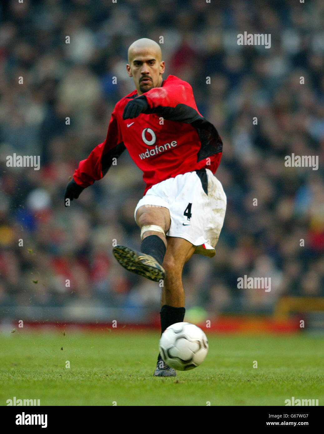 Football action f l full length passing juan sebastian veron hi-res ...