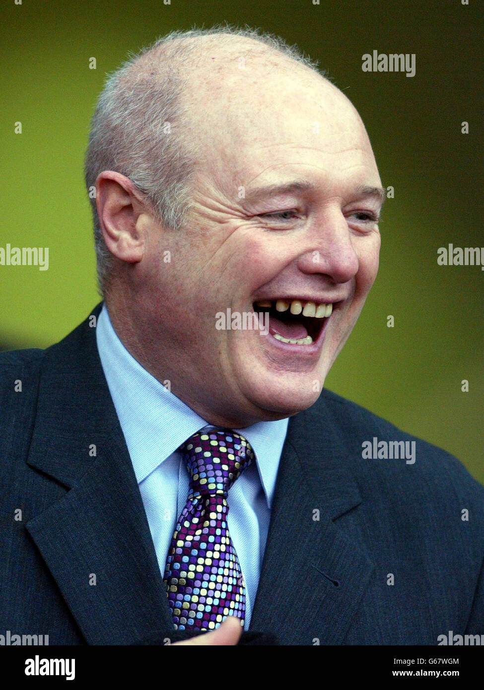 Chelseas chief executive peter kenyon hi-res stock photography and ...