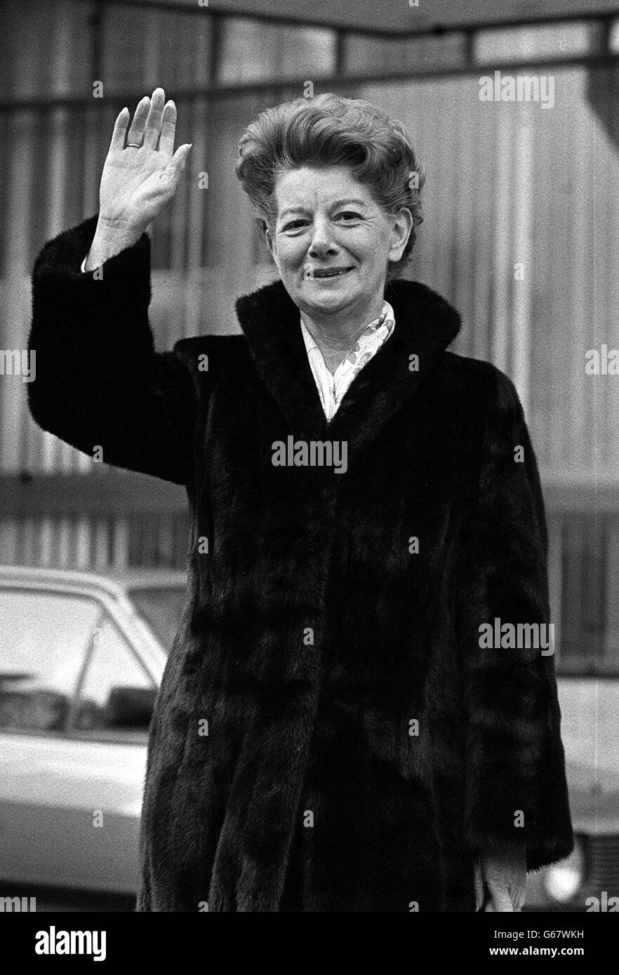 Jean Alexander, Coronation Street's Hilda Ogden Stock Photo - Alamy