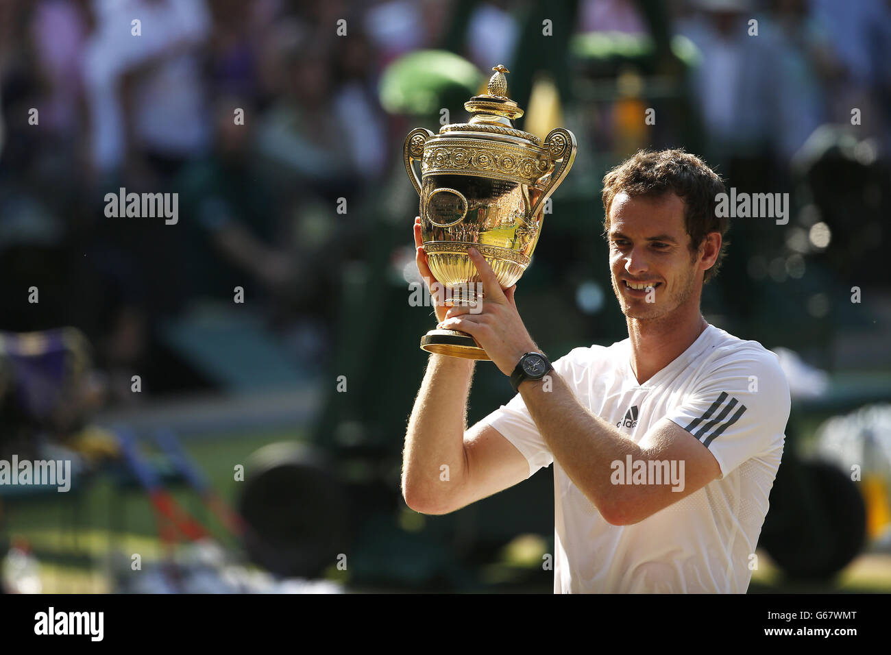 Andy murray wimbledon trophy hi-res stock photography and images - Alamy