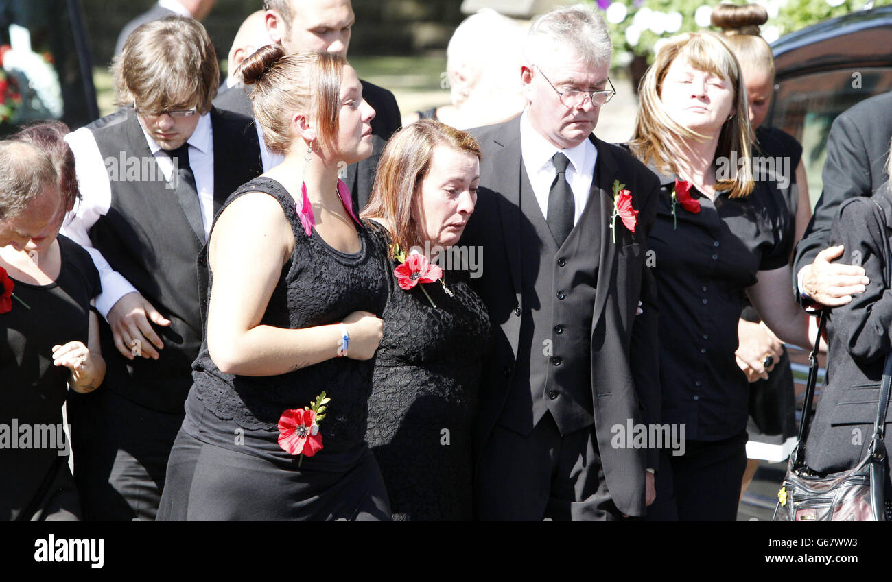 Mourners arrive bury parish church in greater manchester hi-res stock ...