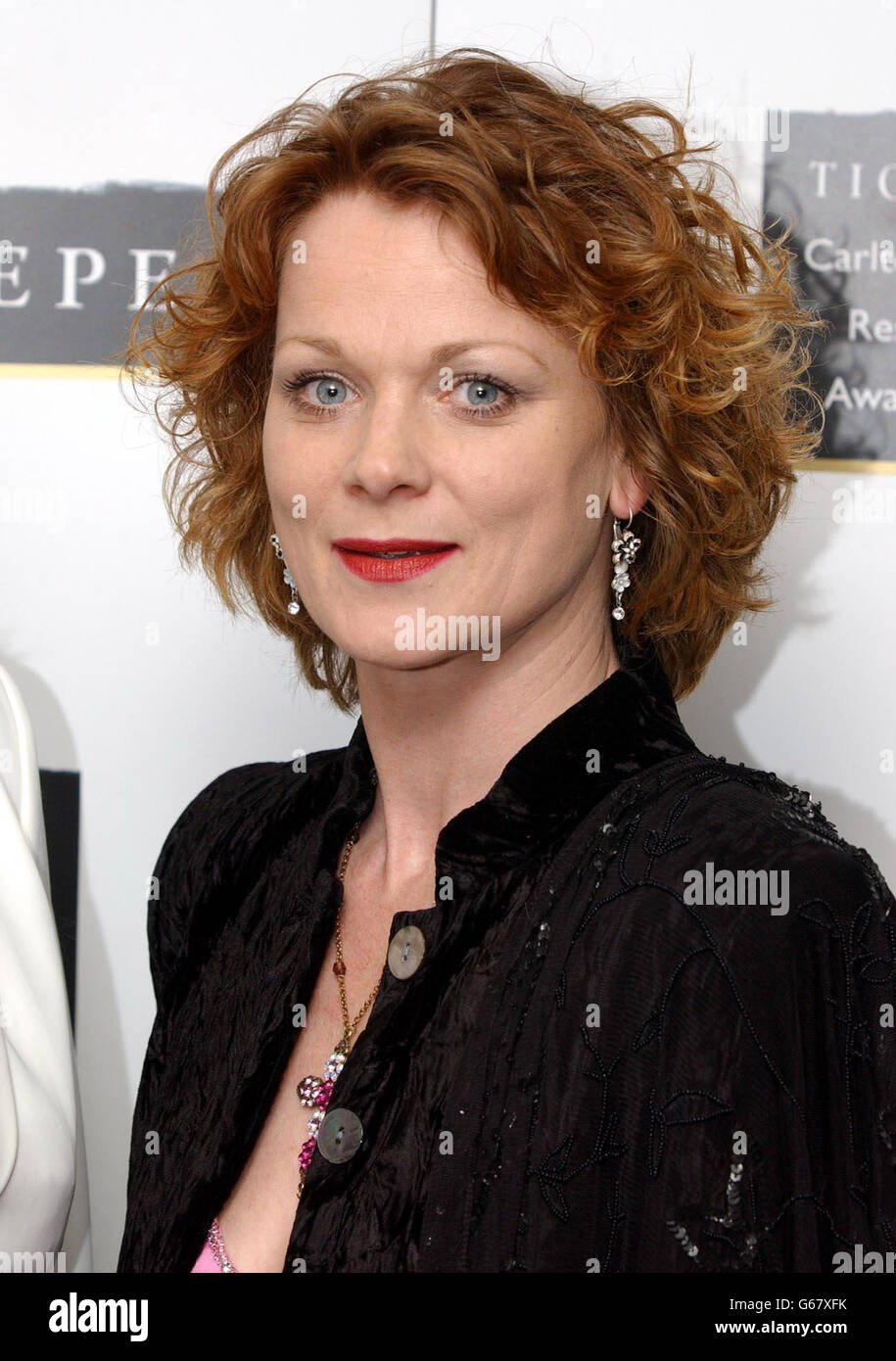 Actress samantha bond hi-res stock photography and images - Alamy