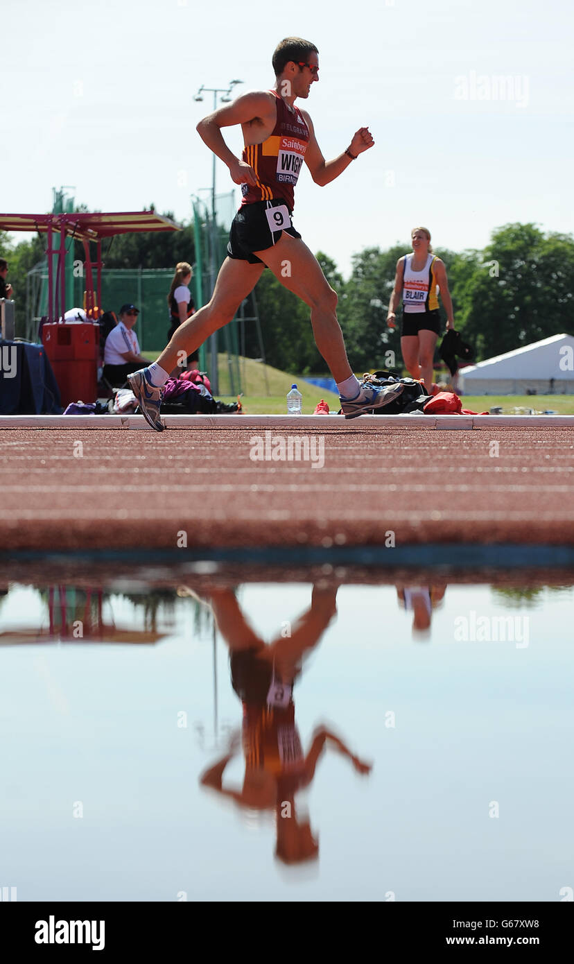 Alex Wright (Belgrave Harriers) goes onto win the Men's 5000 Metres ...