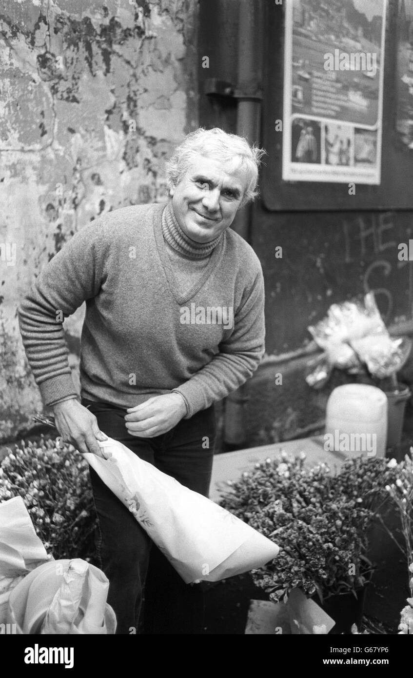 Great Train Robber Buster Edwards at his flower stall near Waterloo ...