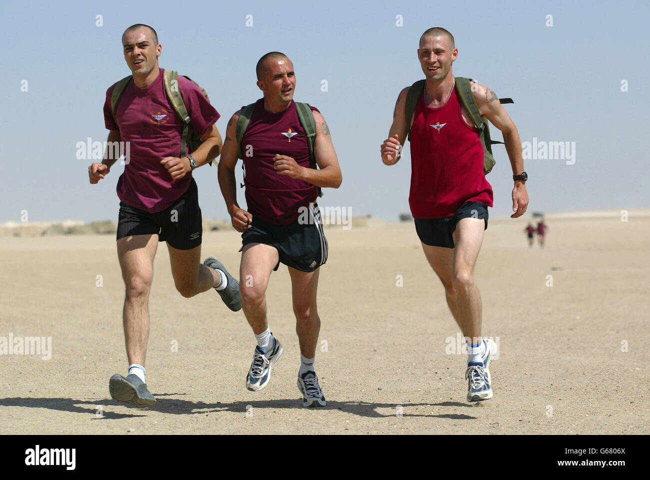 British Soldiers in Kuwait Desert Stock Photo - Alamy