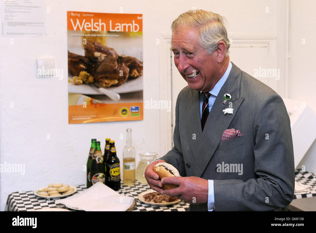 The Prince of Wales samples a beef burger made with locally farmed ...