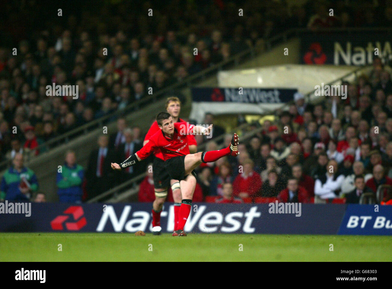 Rugby union action kicking penalty hi-res stock photography and images ...