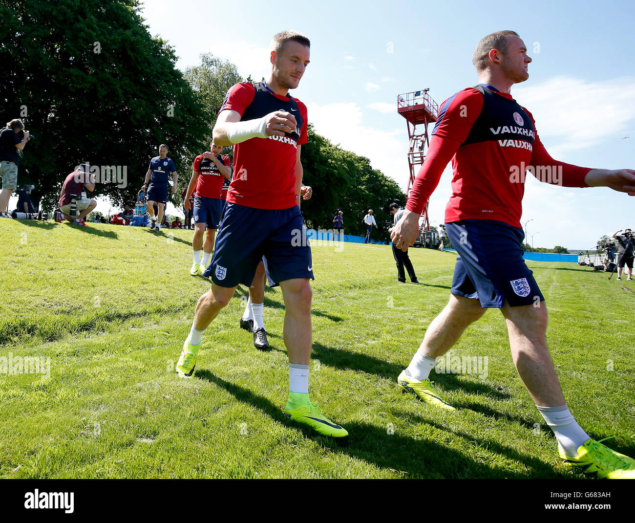 England's Jamie Vardy (left) and captain Wayne Rooney during a training ...