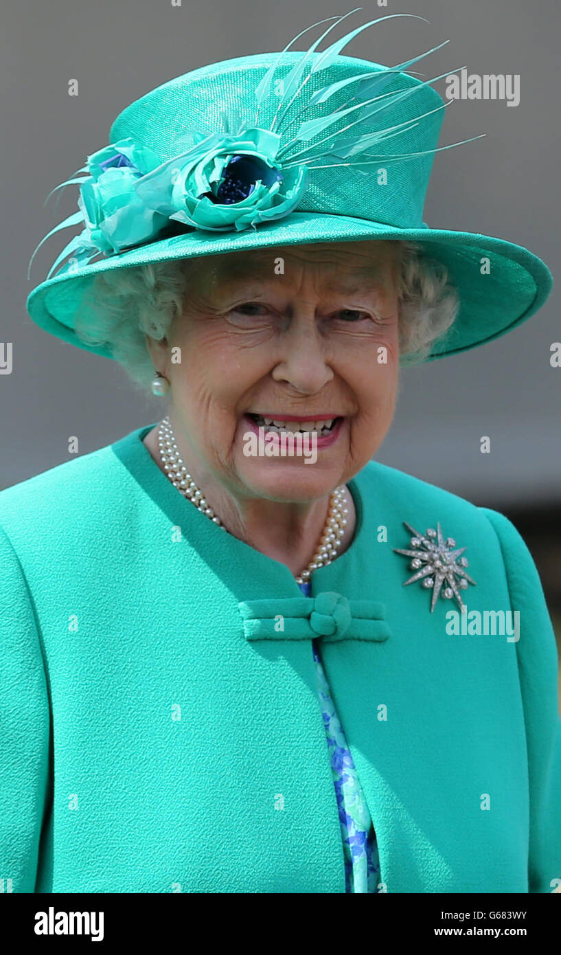 The Queen Elizabeth II at Wighton House in Edinburgh where the Thistle ...