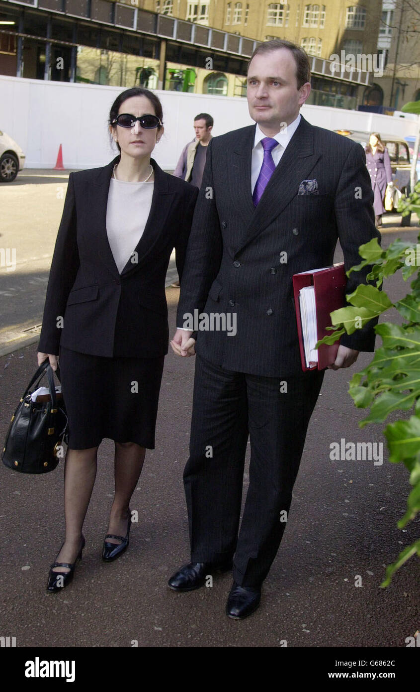 Major Charles Ingram and his wife Diana arrive at Southwark Crown Court ...