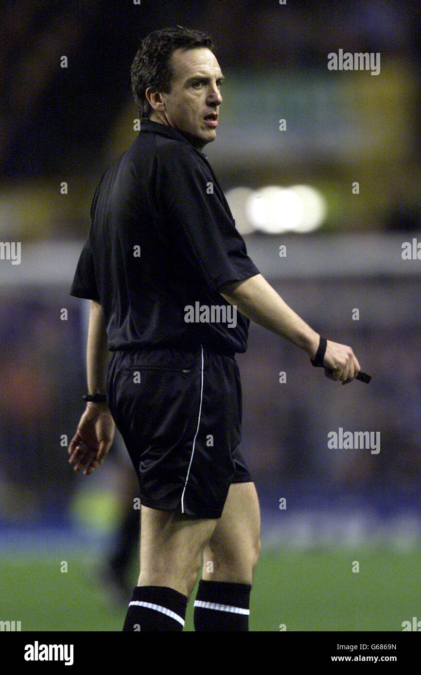Everton v Man City. Referee Alan Wiley Stock Photo - Alamy