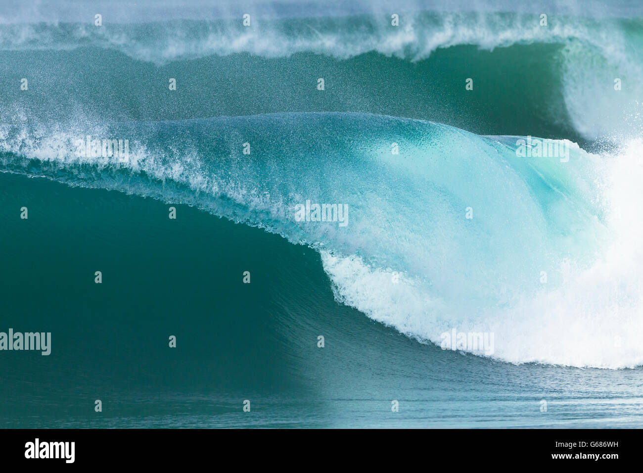 Ocean wave hollow curling lip closeup detail Stock Photo - Alamy