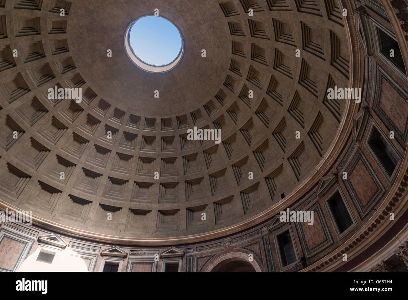 PANTHEON in ROME ITALY Ceiling oculus interior Stock Photo - Alamy