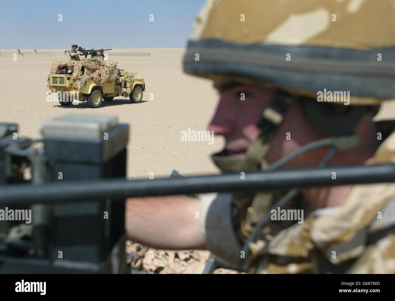 Paras Kuwait desert exercise Stock Photo - Alamy