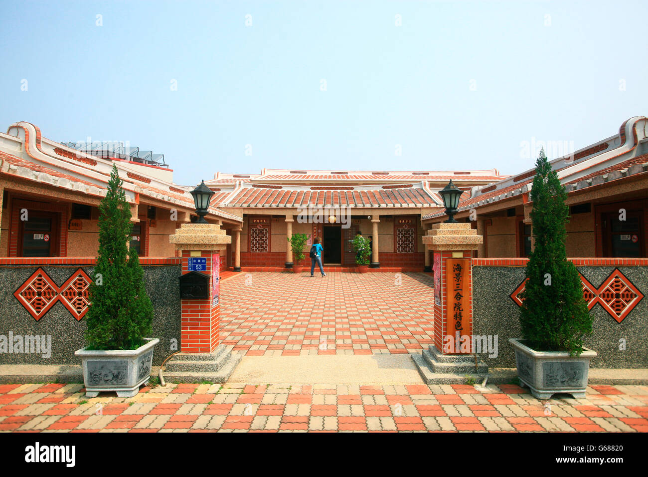 Seaview traditional quadrangle house Stock Photo - Alamy