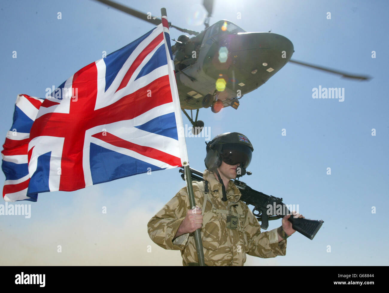 Military helicopter kuwait hi-res stock photography and images - Alamy