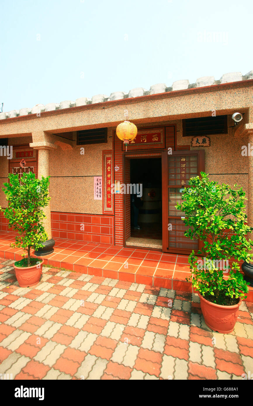 Seaview traditional quadrangle house Stock Photo - Alamy