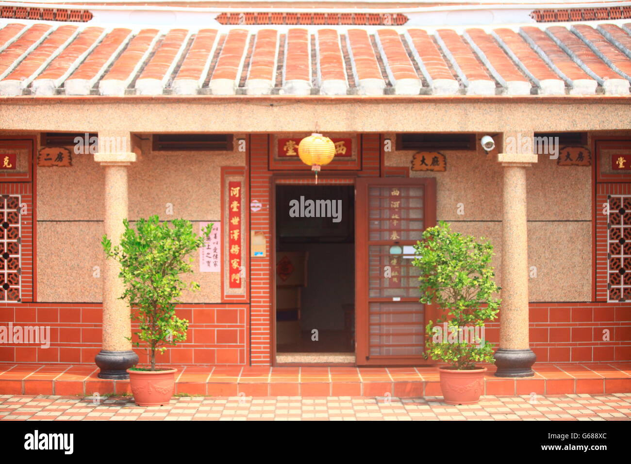 Seaview traditional quadrangle house Stock Photo - Alamy