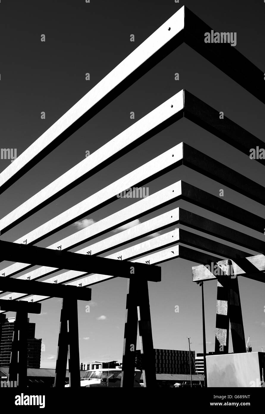 Black metal beams Black and White Stock Photos & Images - Alamy