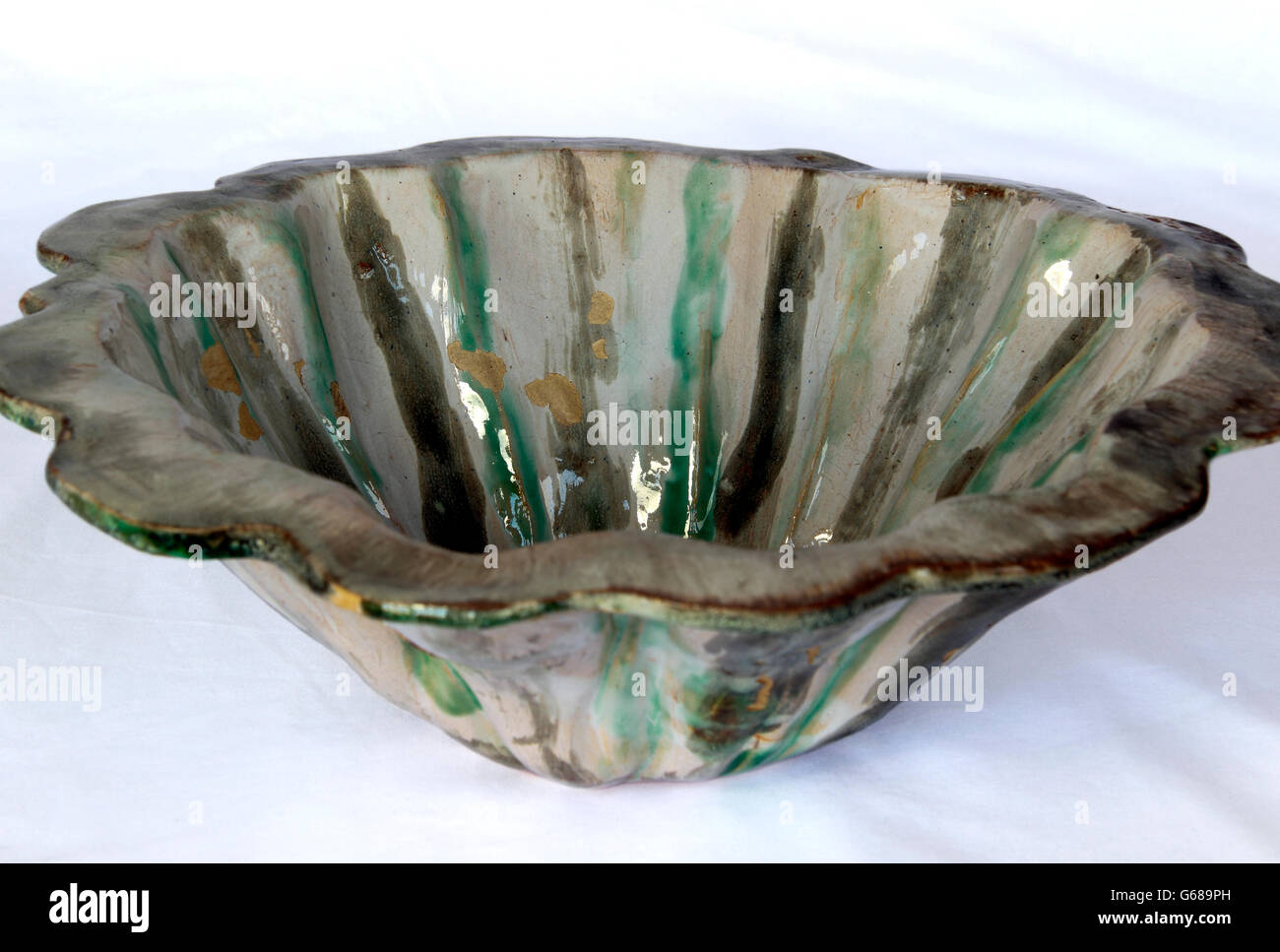 Fluted pot hi-res stock photography and images - Alamy