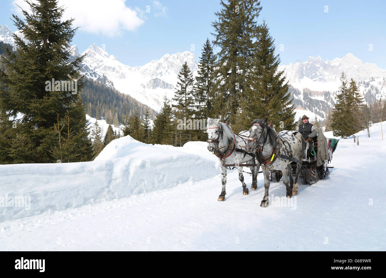 Austrian folklore hi-res stock photography and images - Alamy
