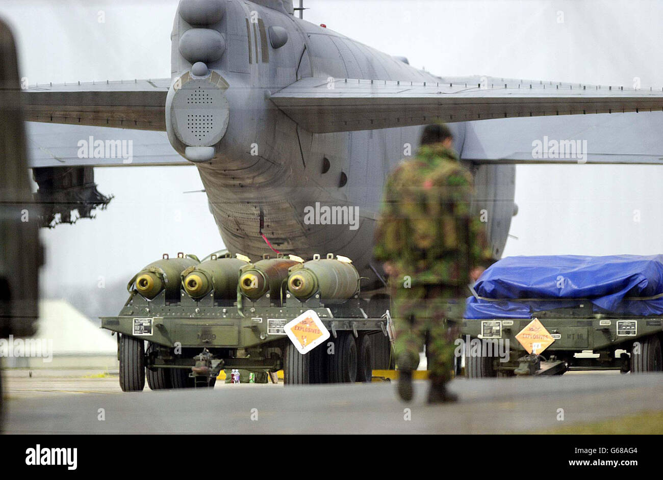 B52 loading hi-res stock photography and images - Alamy
