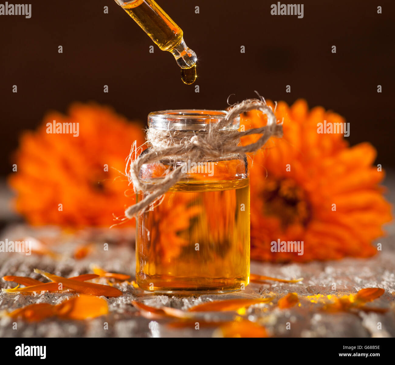 Marigold essential oil hi-res stock photography and images - Alamy