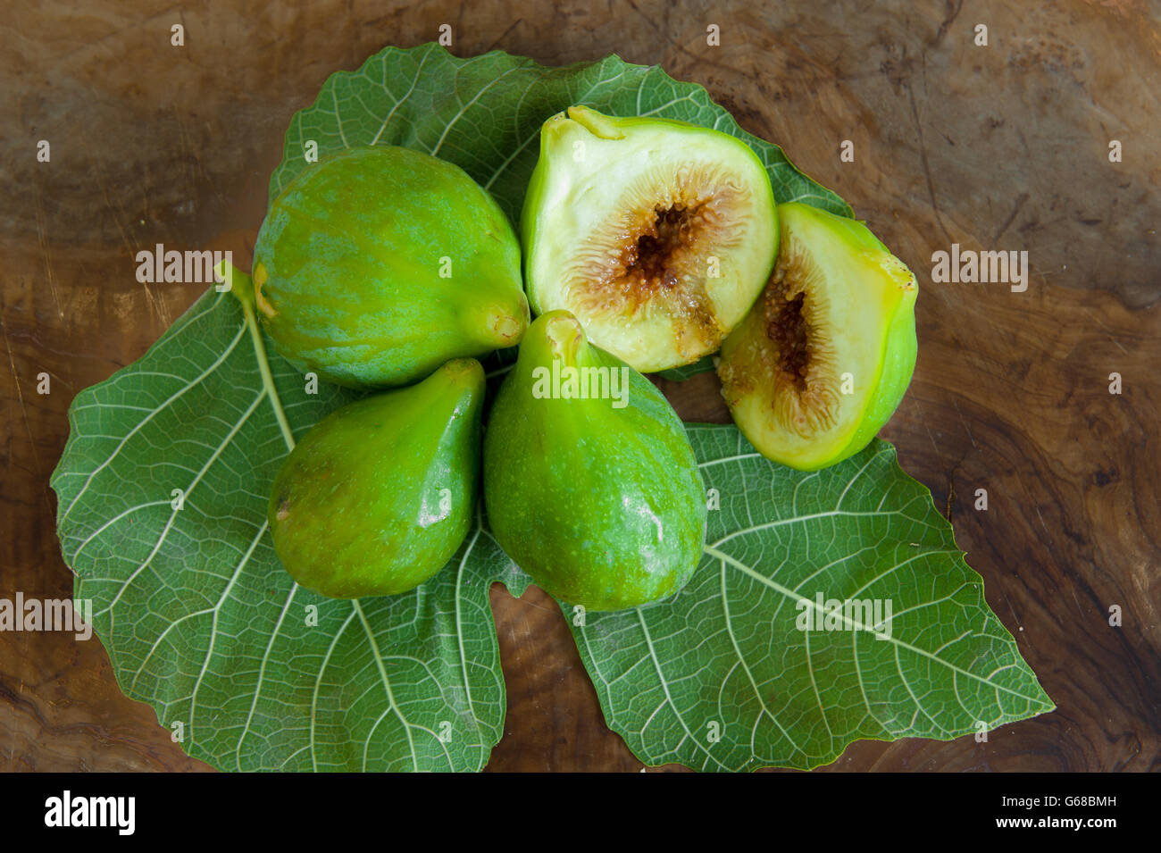 Red fruit fig tree hi-res stock photography and images - Alamy