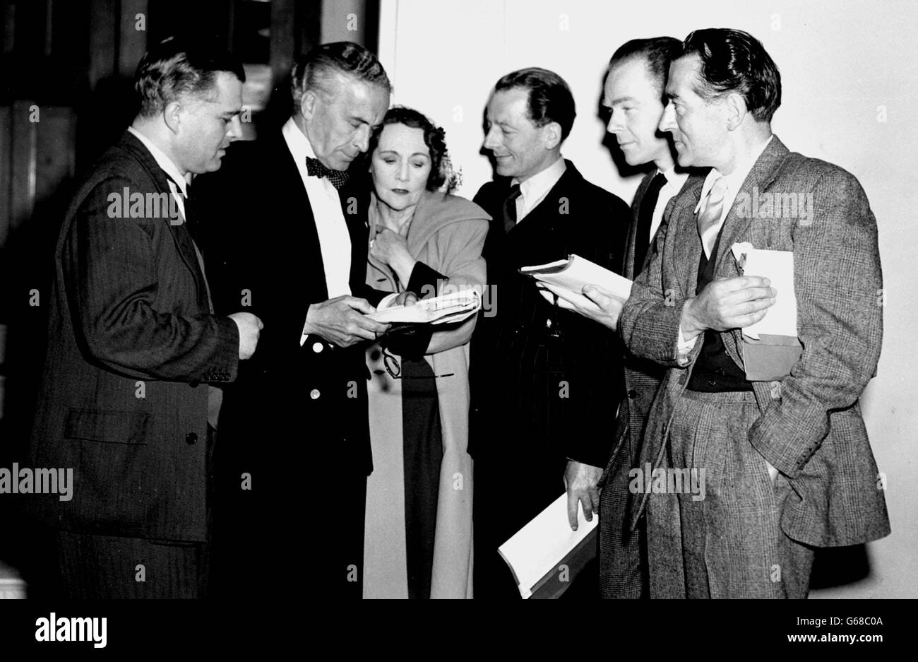 Fay Compton as Mrs Everywoman in Westminster Abbey play Stock Photo - Alamy