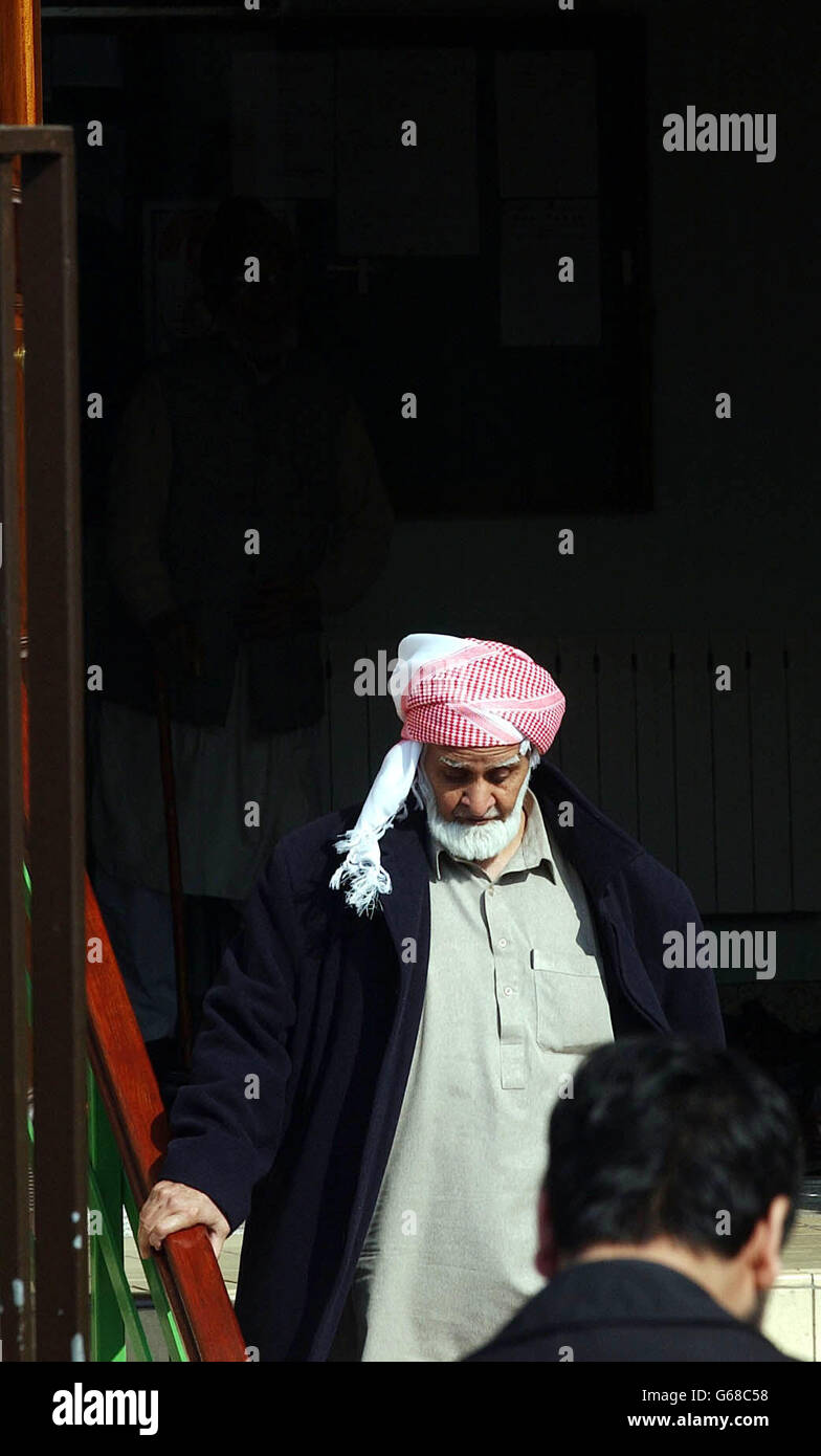 Muslims leave the hanfia mosque in bradford hi-res stock photography ...